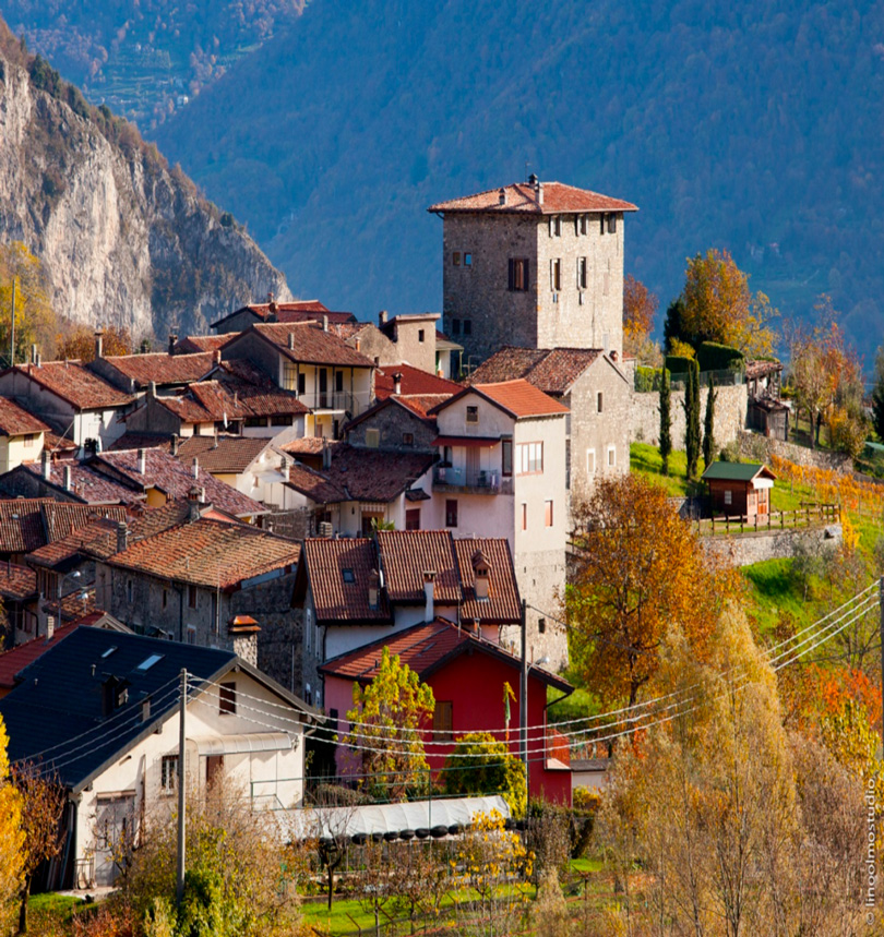 Solto Collina: il borgo che domina il Lago d'Iseo - G. Case srl